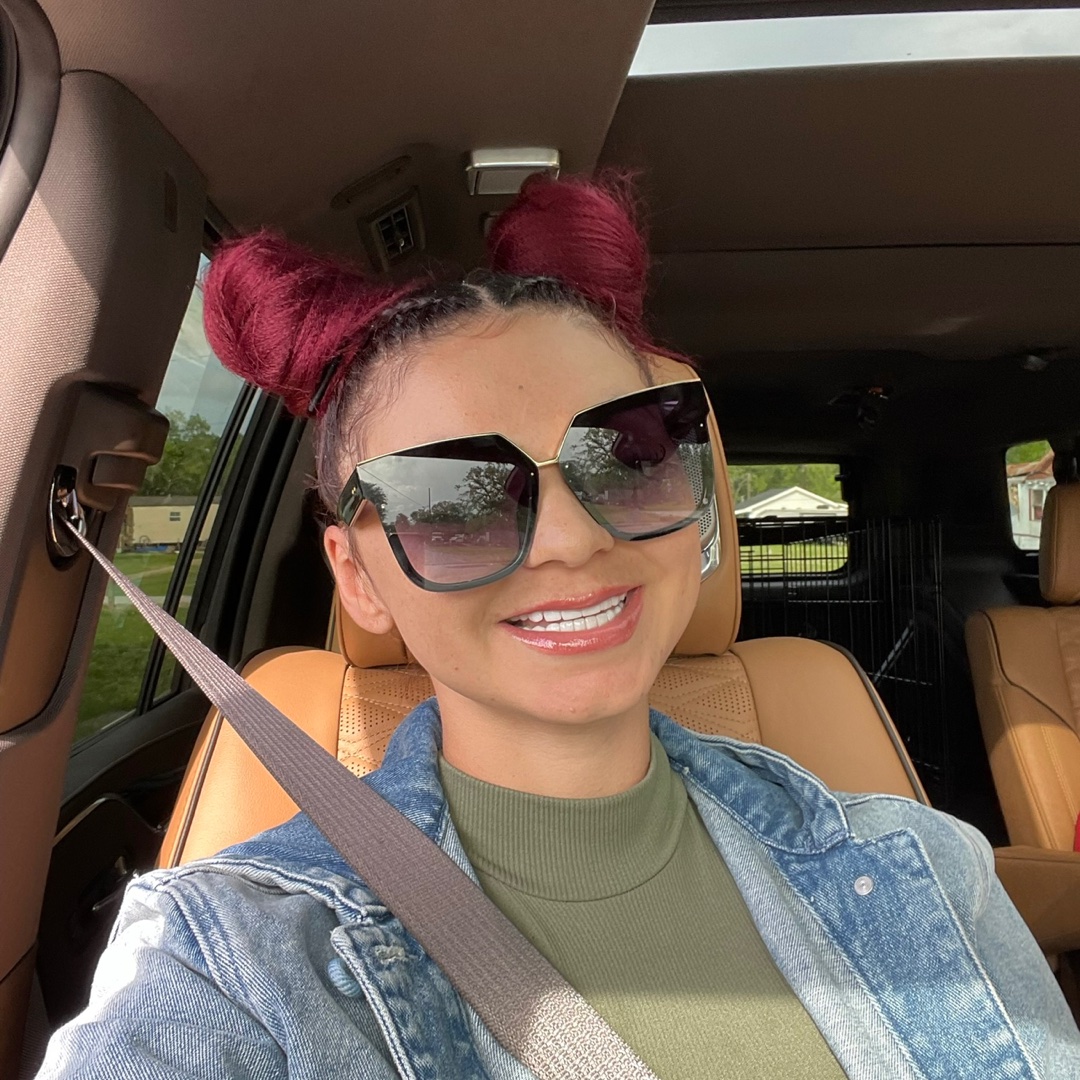 Betsy Cruz's Instagram, Twitter & Facebook on IDCrawl